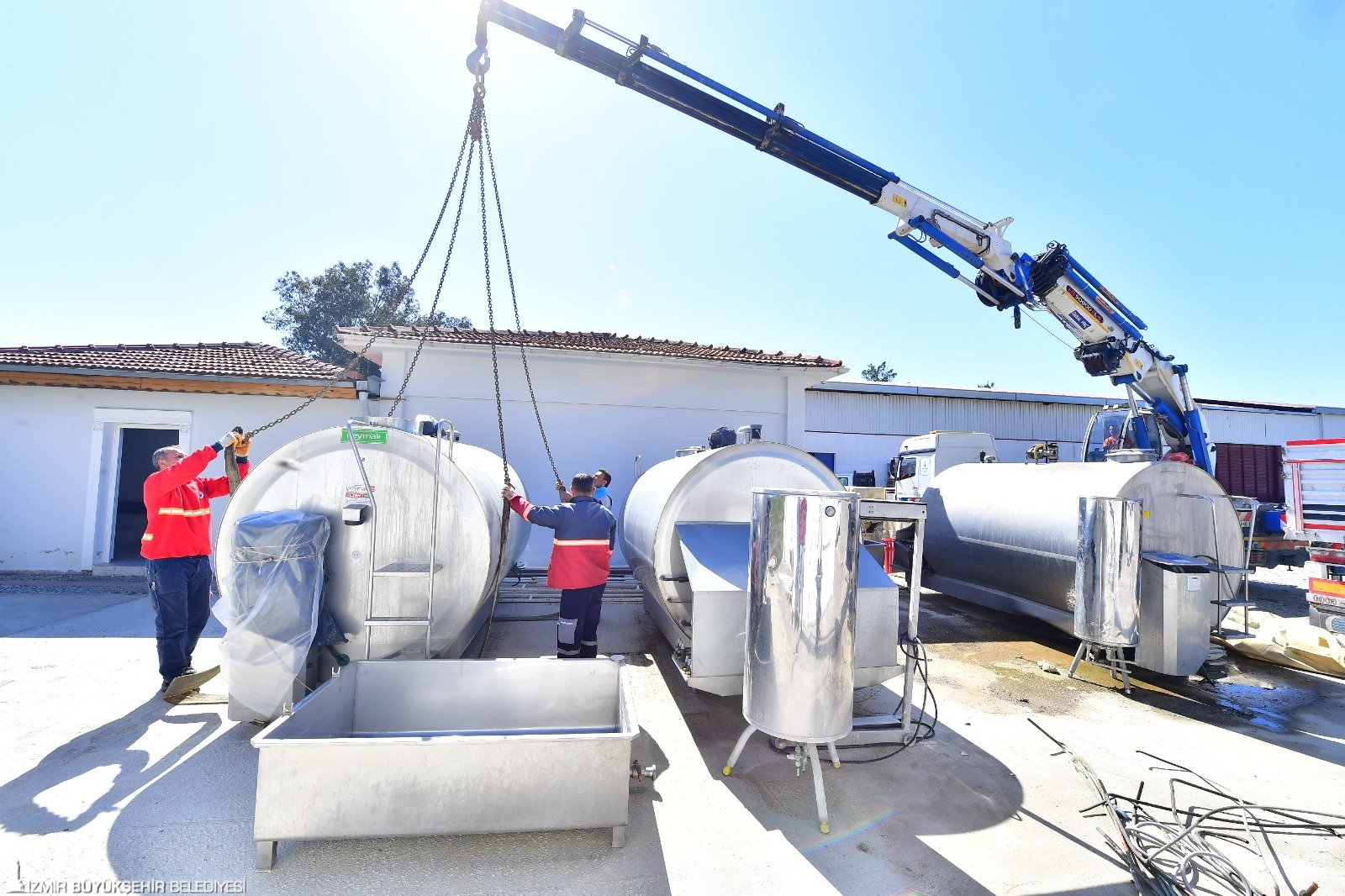 Haberler | Hataylı süt üreticilerine İzmir’den tank desteği