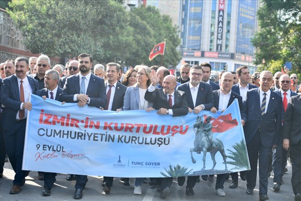 Haberler | İzmirliler geleneksel Zafer Yürüyüşü’nde buluştu