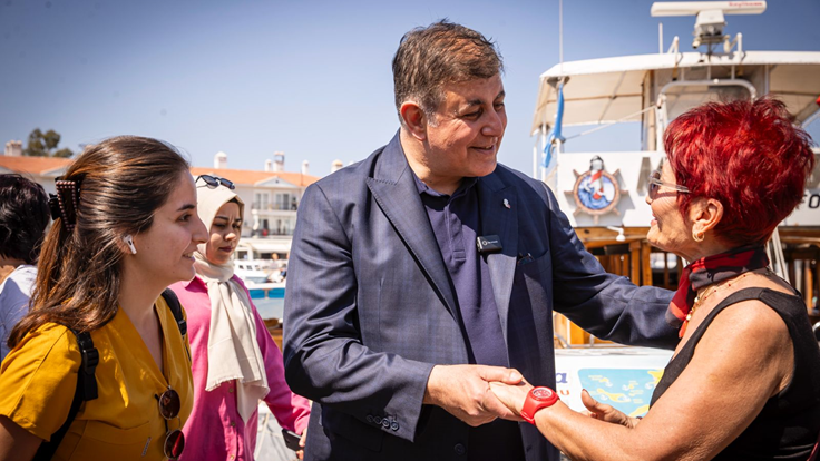 Haberler | Foça'da Cemil Tugay'a yoğun ilgi